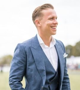 How to Style a Brushed Back Haircut Like a Pro